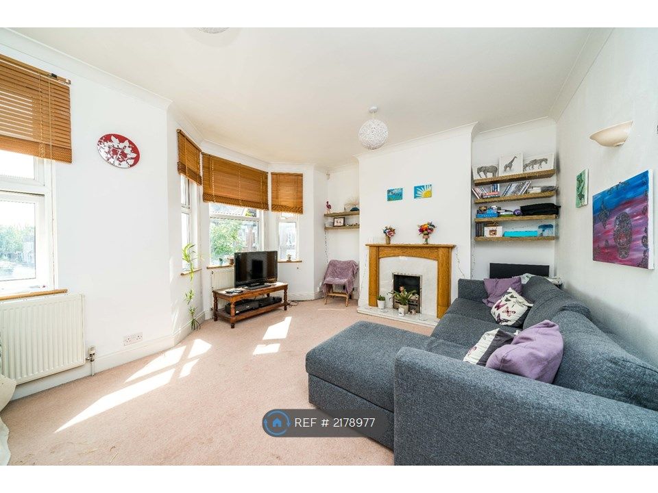 2 bed flat to rent in Howard Road, Bromley BR1, £1,450 pcm - Zoopla