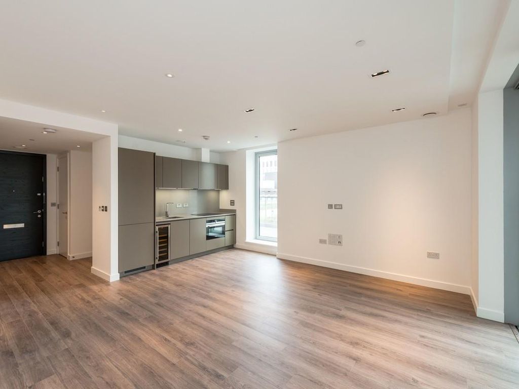 Studio to rent in Satin House, Piazza Walk, Aldgate, London E1, £2,600 ...
