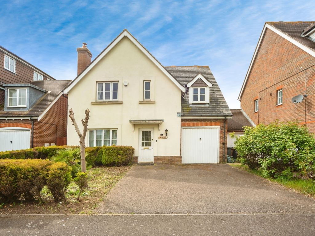 5 bed detached house for sale in The Oaks, Dartford DA2, £730,000 - Zoopla