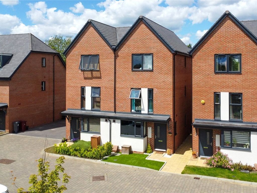 4 Bed Semi Detached House For Sale In Presentation Way Reading