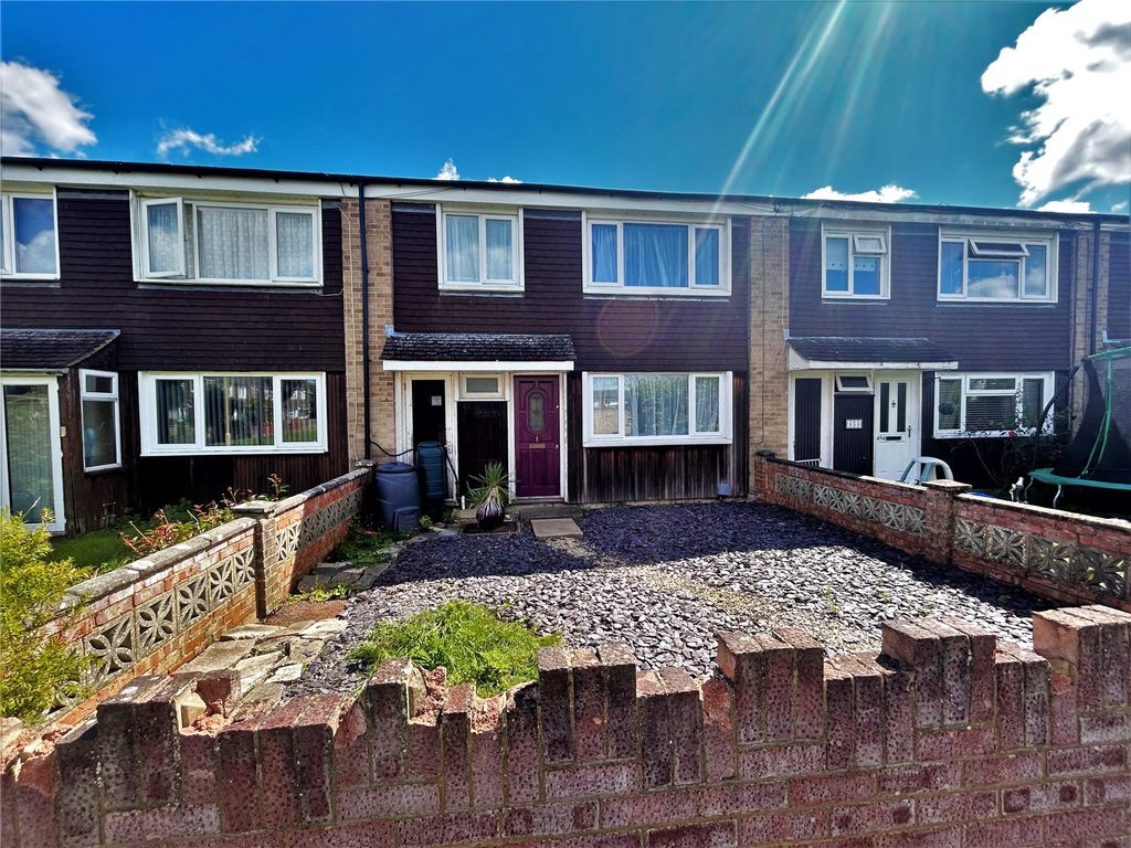 3 bed terraced house for sale in Whitchurch Close, Aldershot, Hampshire ... 3 bed terraced house for sale in Whitchurch Close, Aldershot, Hampshire ...