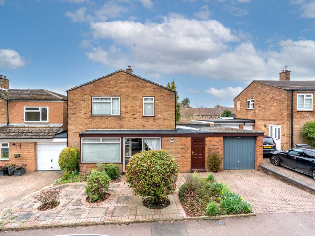 3 bed link detached house for sale in Chambersbury Lane, Nash Mills HP3 ...