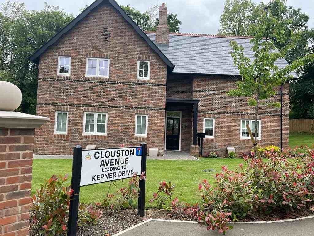 2 bed flat to rent in Clouston Avenue, Bushey WD23 - Zoopla