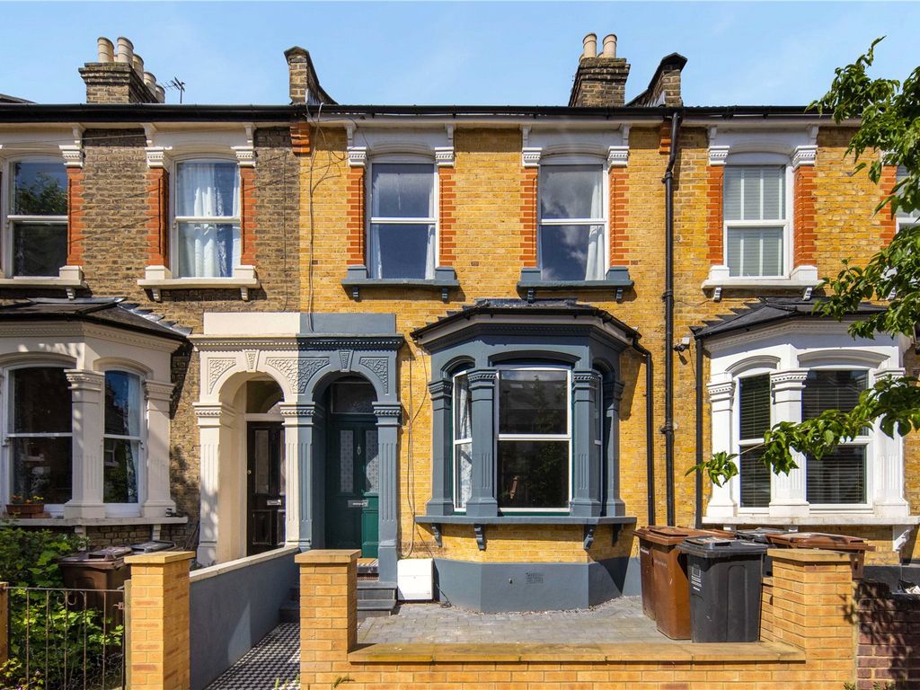 4 bed terraced house to rent in Roding Road, Clapton, London E5, £4,500 pcm - Zoopla