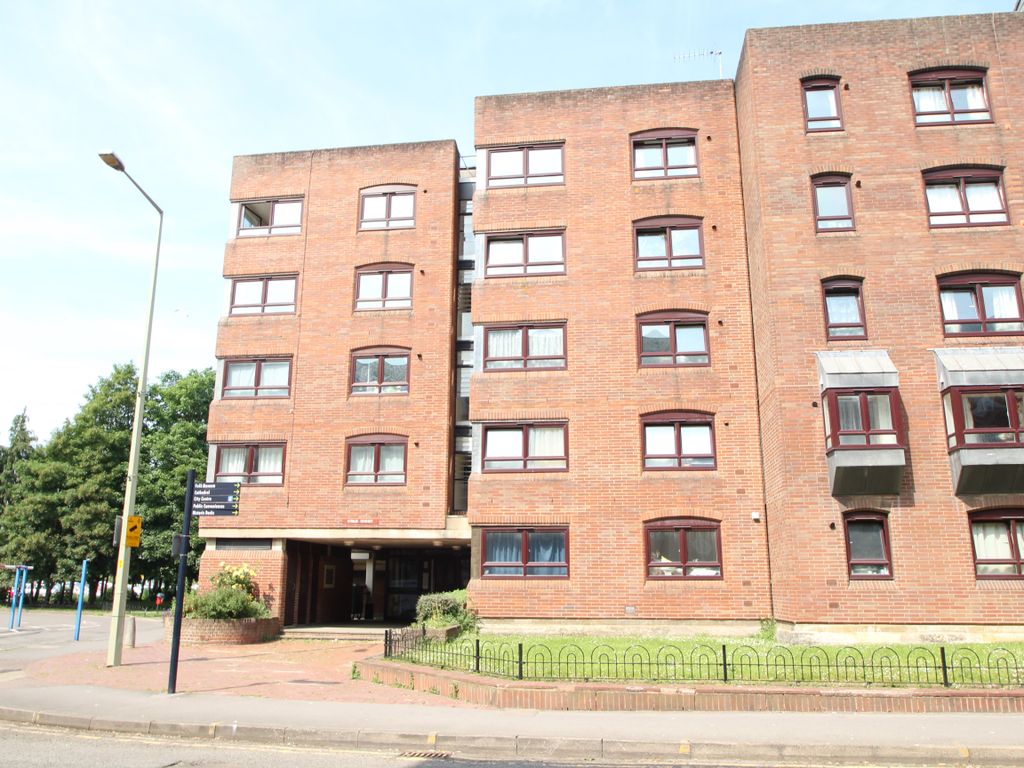 Studio to rent in Swan Court, Westgate Street, Gloucester GL1 - Zoopla