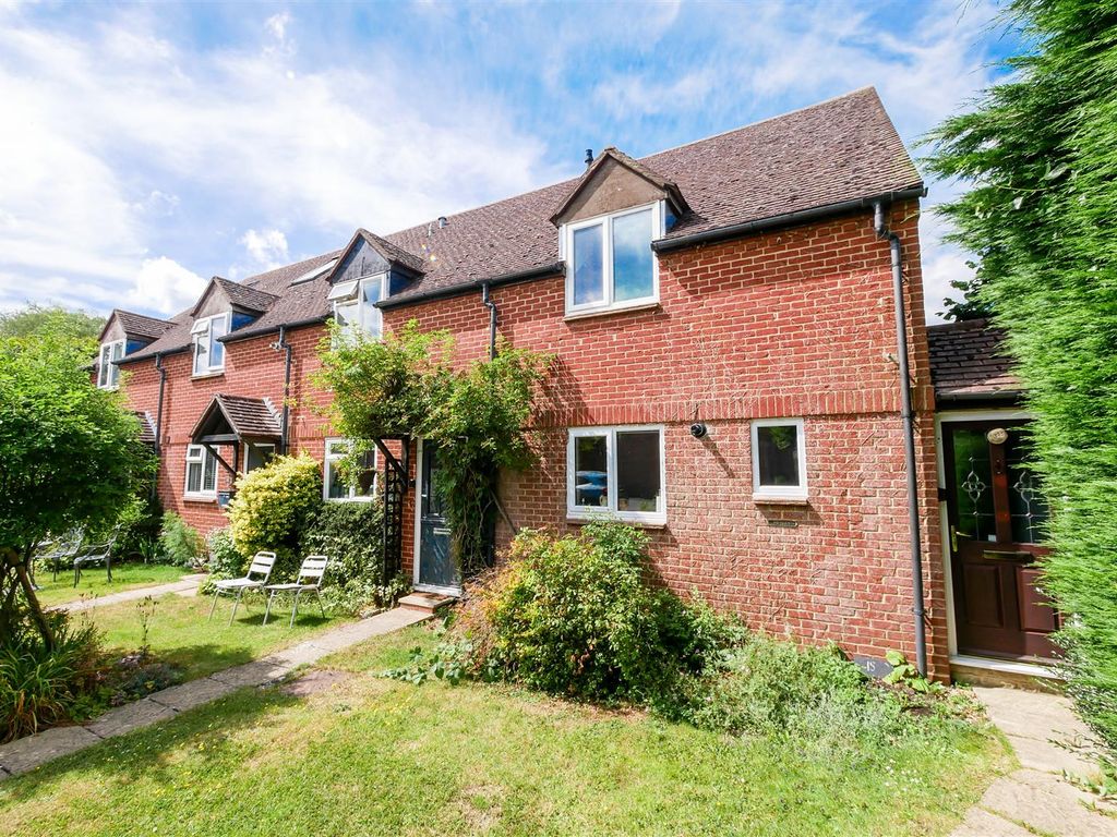 2 bed end terrace house for sale in Horseshoes Lane, Benson ...