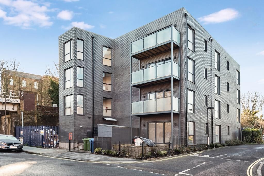 2 bed flat for sale in Gordon Road, London SE15, £475,000 - Zoopla