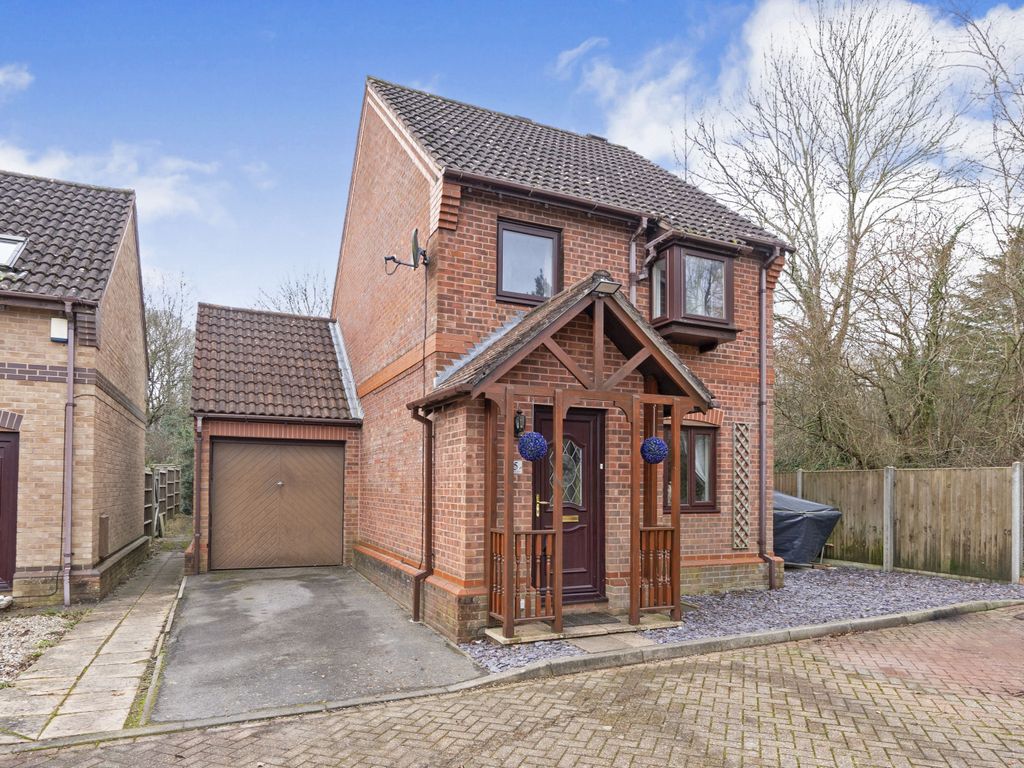 3 Bed Detached House For Sale In Denbigh Close Ashurst Bridge