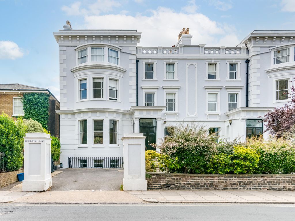 3 bed flat for sale in Kings Road, Richmond TW10 - Zoopla