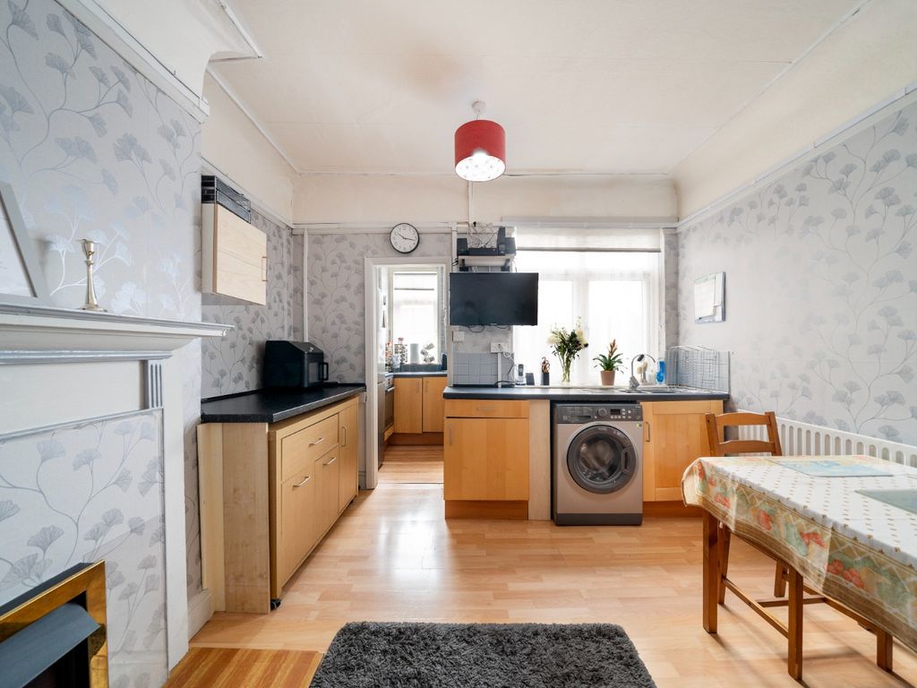 2 bed flat for sale in Watford Way, Hendon, London NW4, £275,000 - Zoopla