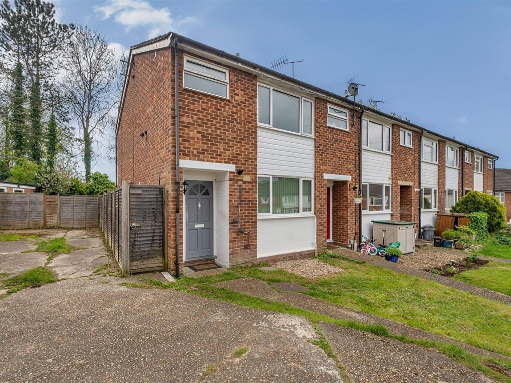 3 Bed End Terrace House For Sale In Tanhouse Lane Wokingham Berkshire