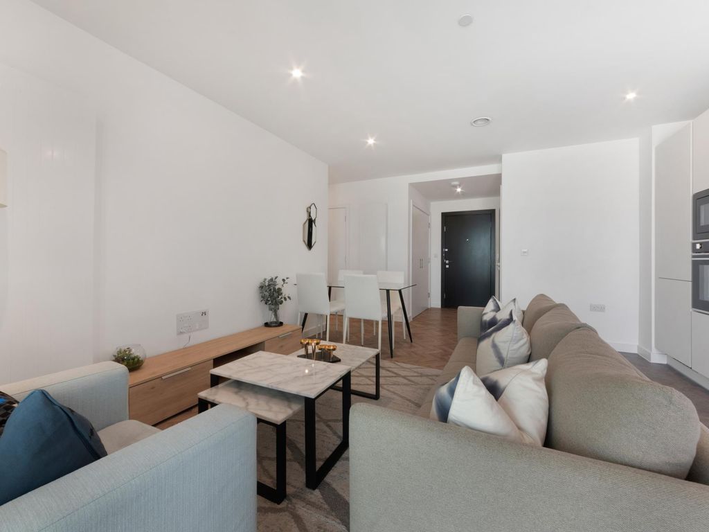 2 bed flat to rent in Skyline Apartments, Three Waters, London E3, £ ...