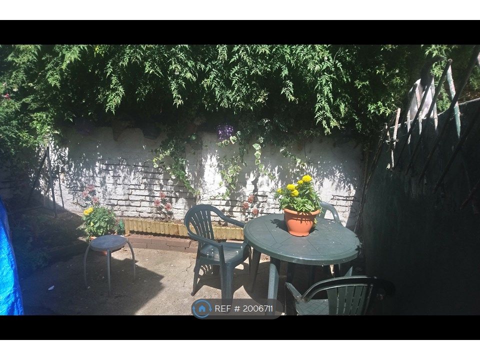 Room to rent in Ropery Street, London E3, £769 pcm - Zoopla