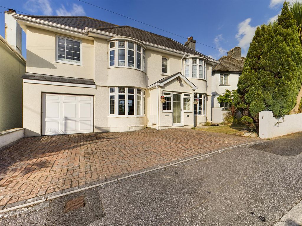 4 Bed Detached House For Sale In Lower Redannick Truro Tr1 £450 000
