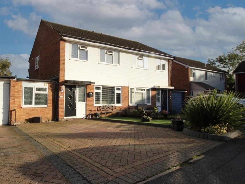 3 Bed Semi Detached House For Sale In Silvesters Harlow Cm19 £425 000