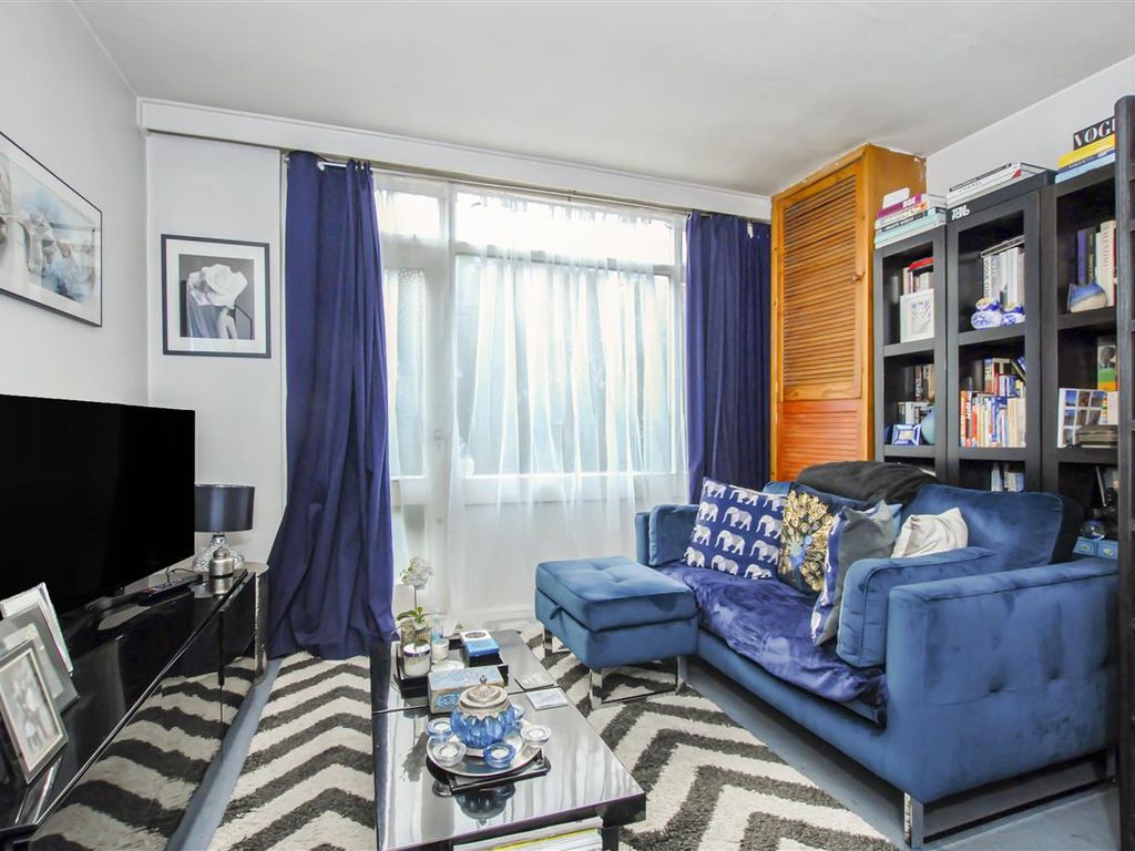 Studio to rent in Court Royal, 34 Carlton Drive, London SW15 - Zoopla