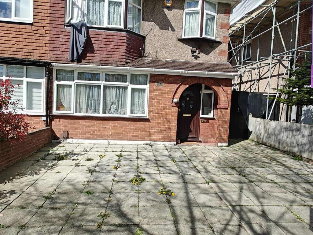 3 Bed Semi Detached House For Sale In Whitton Avenue West Greenford