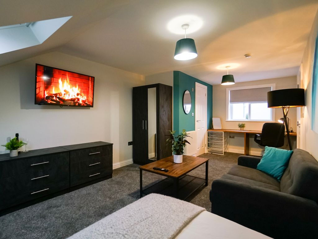 Room to rent in George Street, Reading RG1, £1,175 pcm - Zoopla