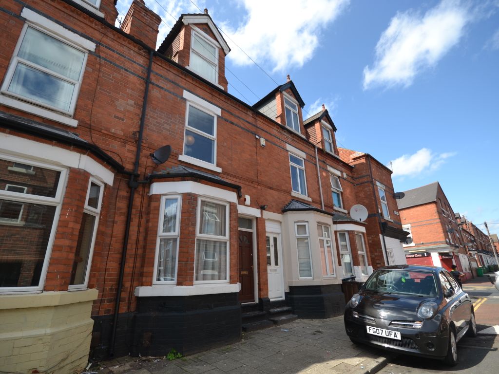 3 bed terraced house to rent in Cedar Road, Nottingham NG7, £925 pcm ...