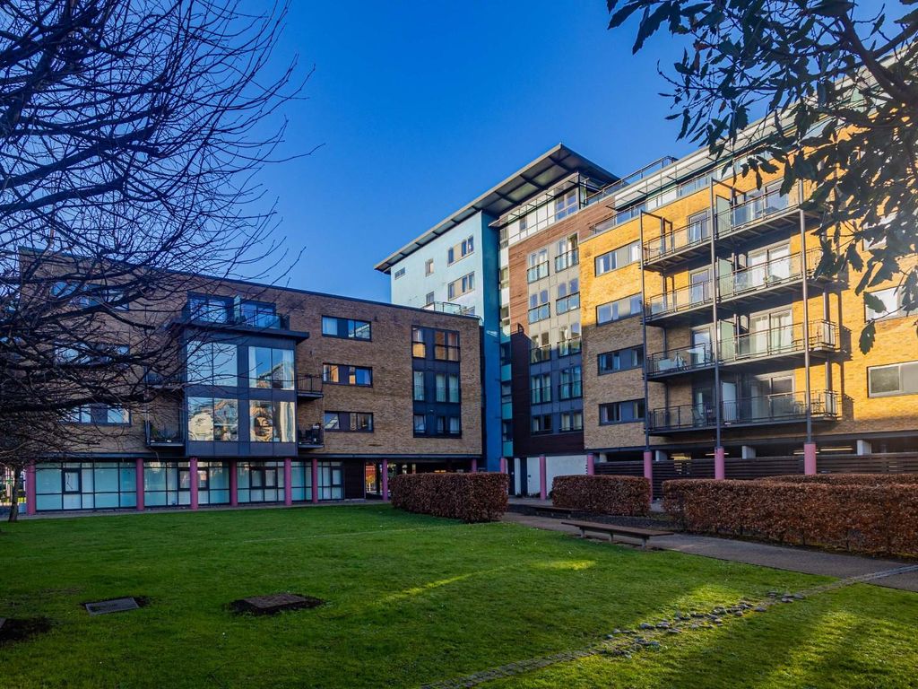 1 bed flat to rent in Ferry Court, Cardiff CF11, £925 pcm - Zoopla