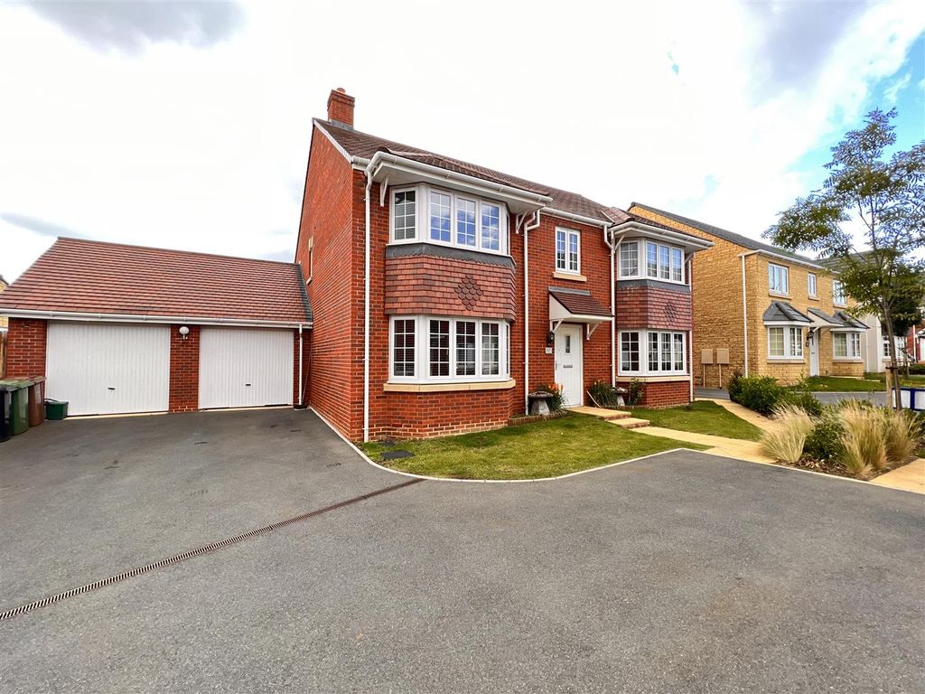 5 Bed Detached House For Sale In Cozens Grove Shrivenham Swindon Sn6