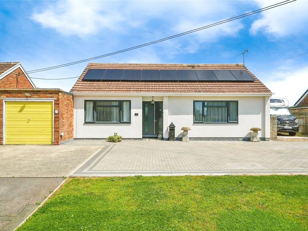 3 bed bungalow for sale in Well Lane, Curbridge OX29, £525,000 - Zoopla