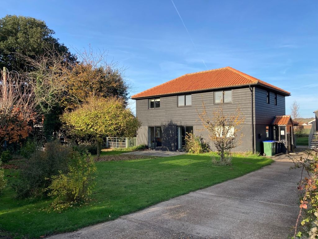 4 bed detached house to rent in The Old Racecourse, Lewes BN7 - Zoopla