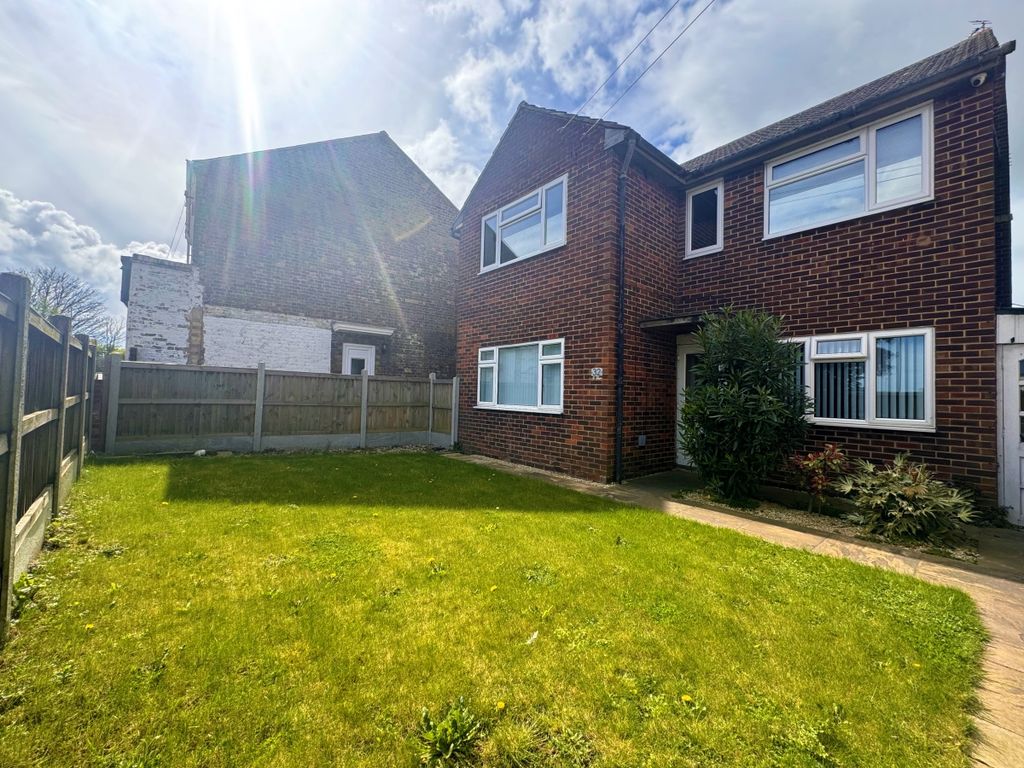 2 bed flat to rent in Newington Road, Ramsgate CT12, £1,000 pcm - Zoopla