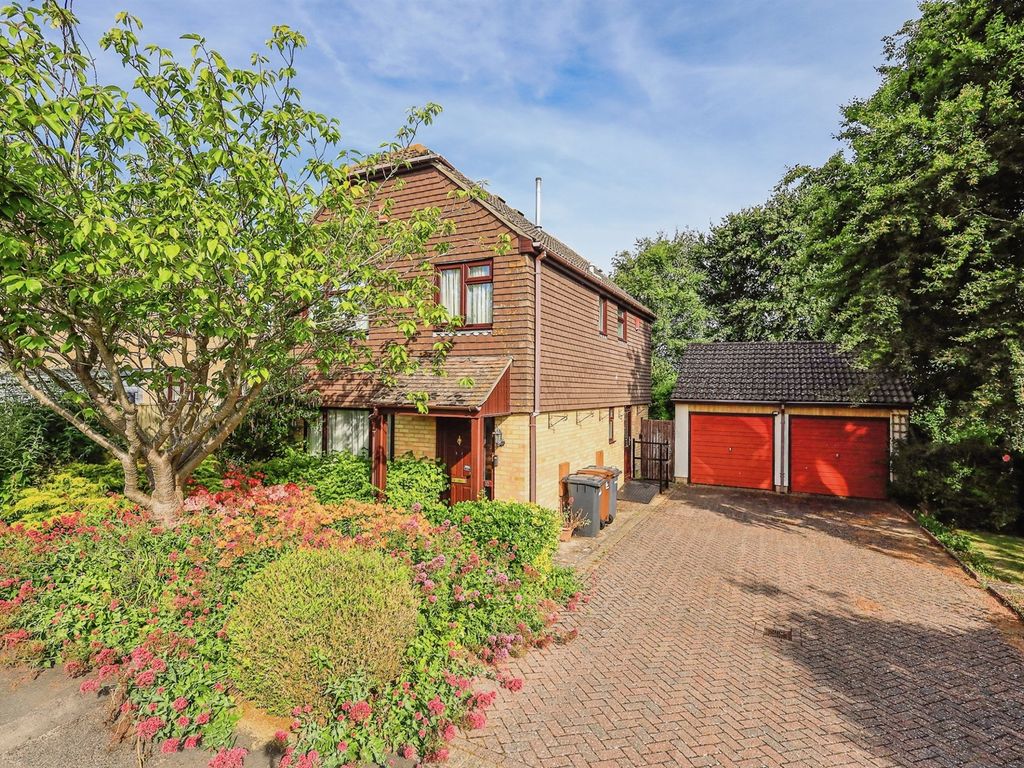 4 Bed Detached House For Sale In The Cloisters Willingdon Eastbourne