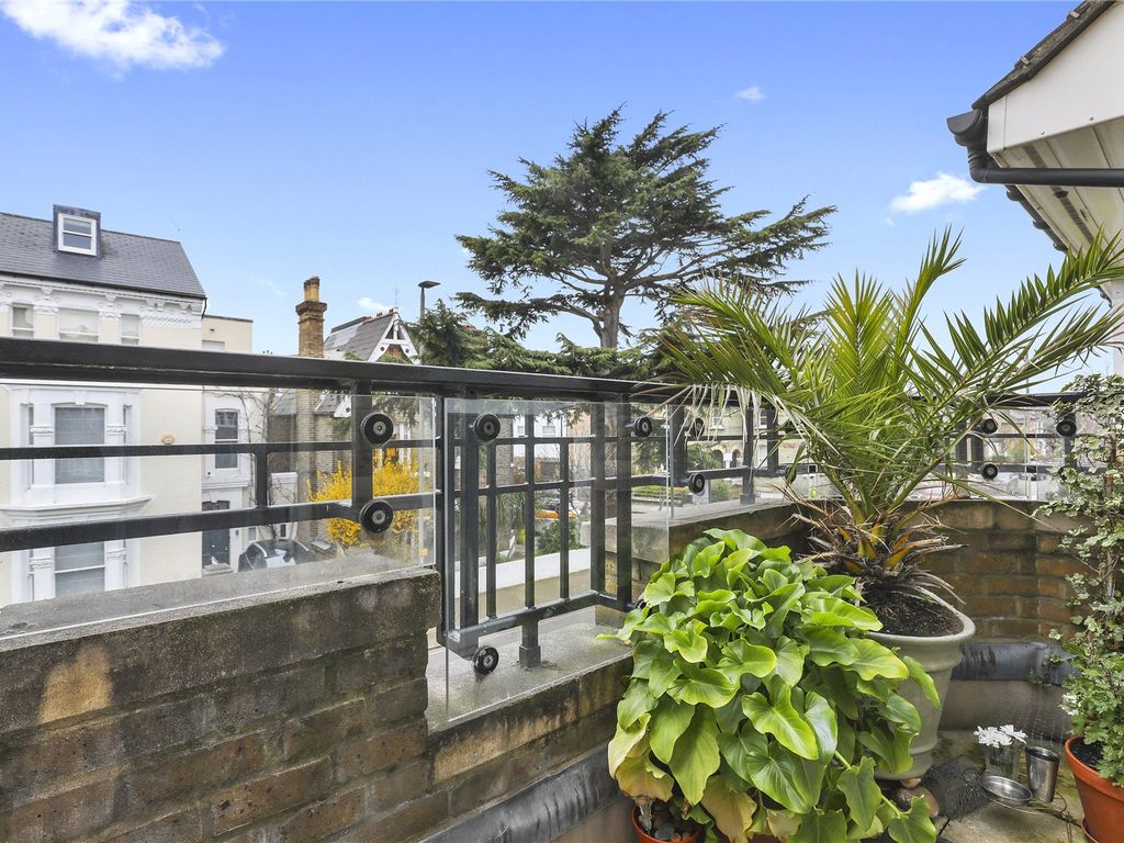 2 bed flat to rent in Roma Court, Wandsworth Common, London SW12, £ ...