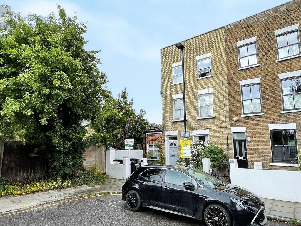 1 bed terraced house for sale in Ormond Road, Upper Holloway, London ...