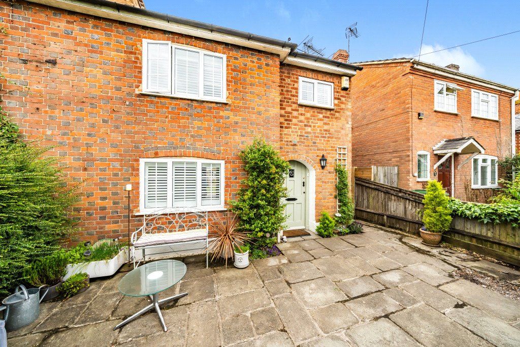 3 Bed Semi Detached House For Sale In West End Road Mortimer Common