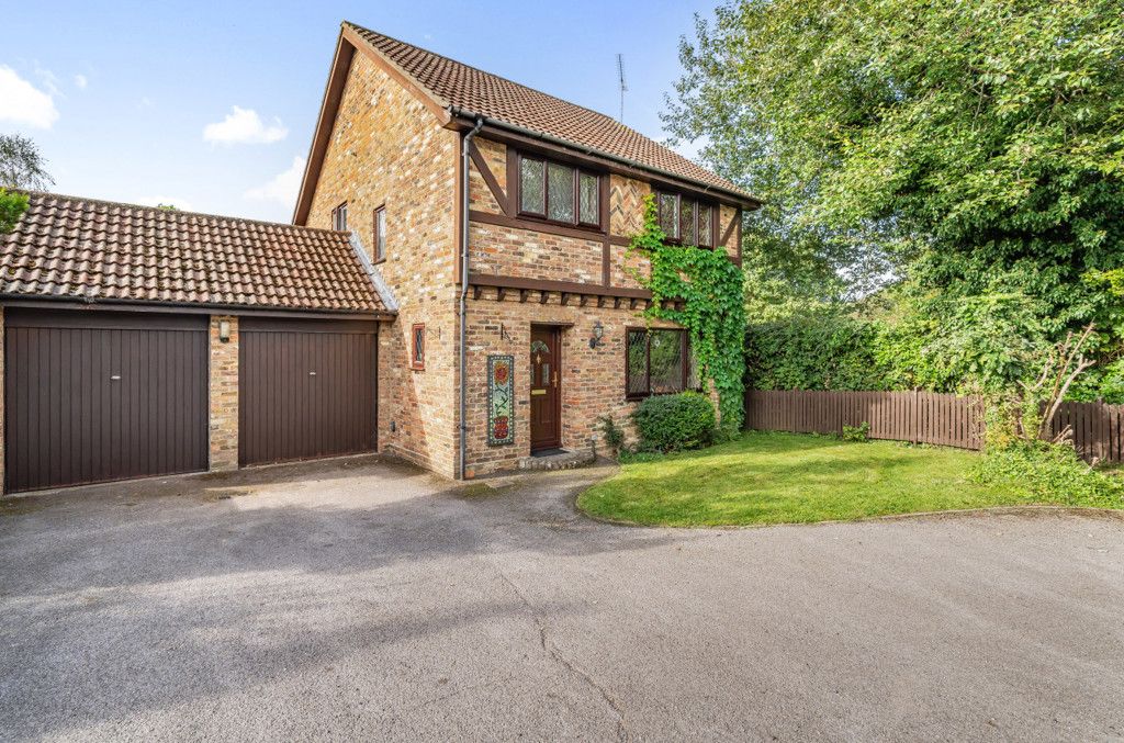 4 Bed Detached House For Sale In Minstead Close Bracknell Bracknell