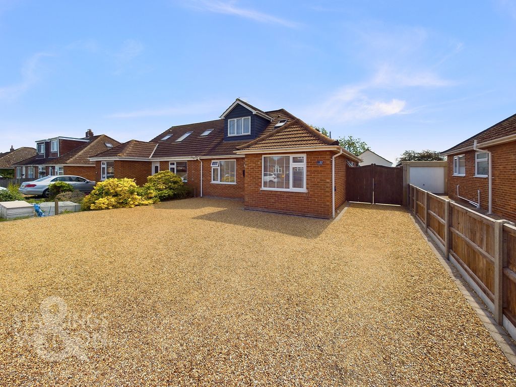 4 bed chalet for sale in Wood View Road, Hellesdon, Norwich NR6, £ ...