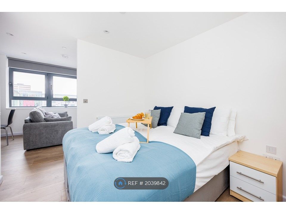 1 bed flat to rent in Cresta House, Luton LU1, £1,300 pcm - Zoopla