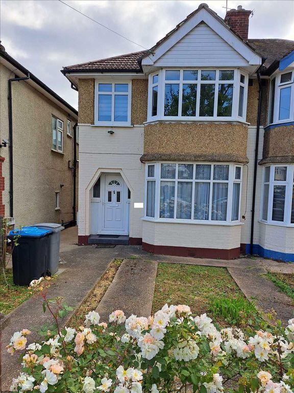 3 Bed Semi Detached House To Rent In Winchester Avenue Kingsbury Nw9