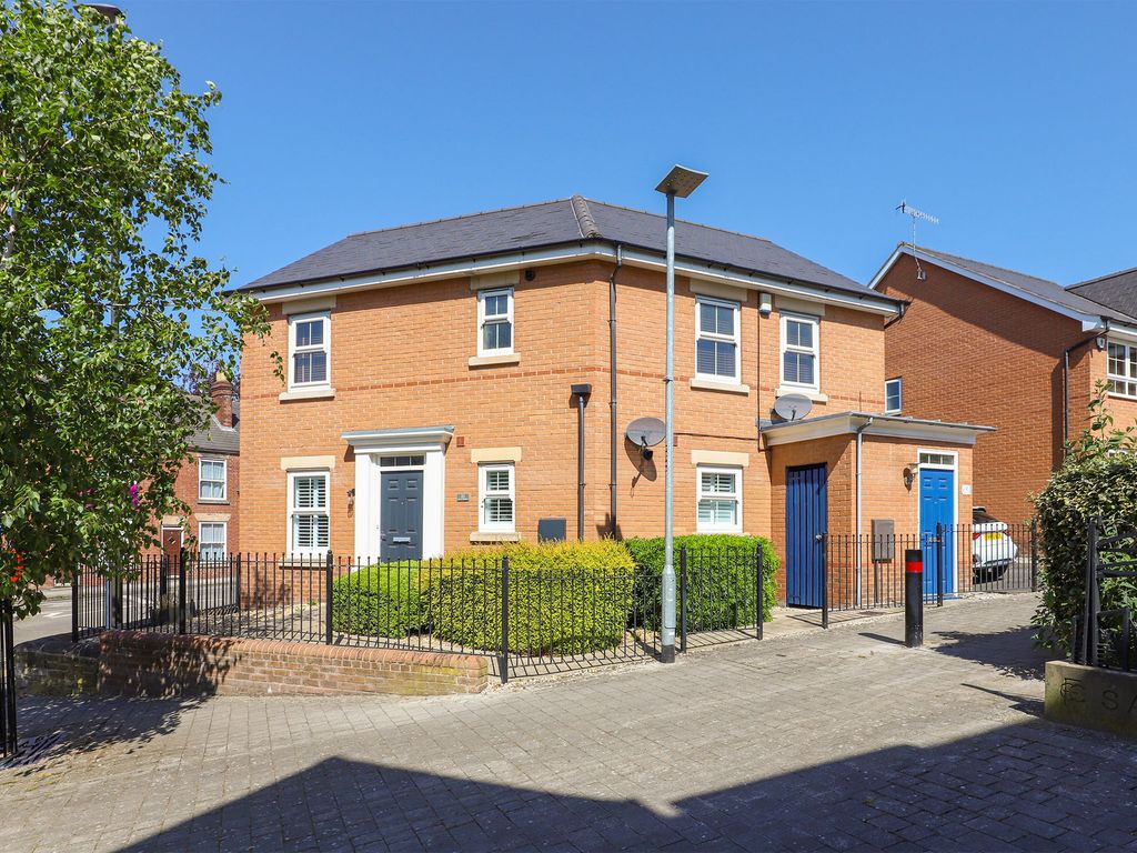 2 bed flat for sale in Spire Heights, Chesterfield S40 - Zoopla