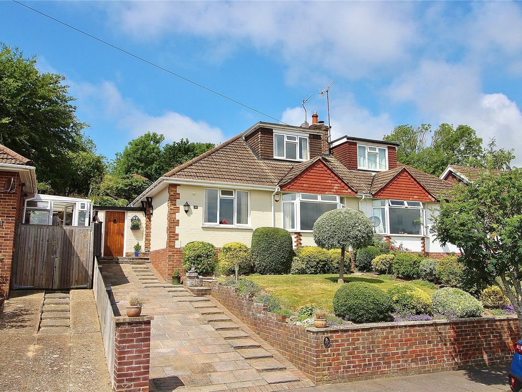 2 Bed Bungalow For Sale In Parham Road Findon Valley West Sussex Bn14