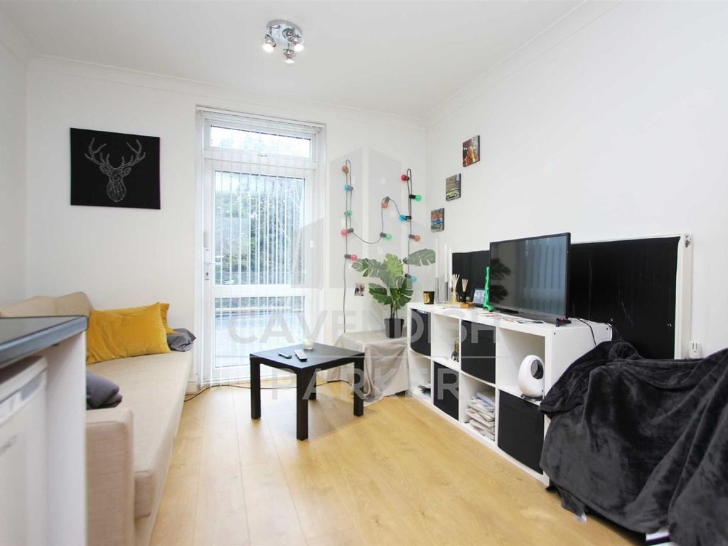 Studio to rent in Manstone Road, Kilburn, London NW2, £1,127 pcm - Zoopla