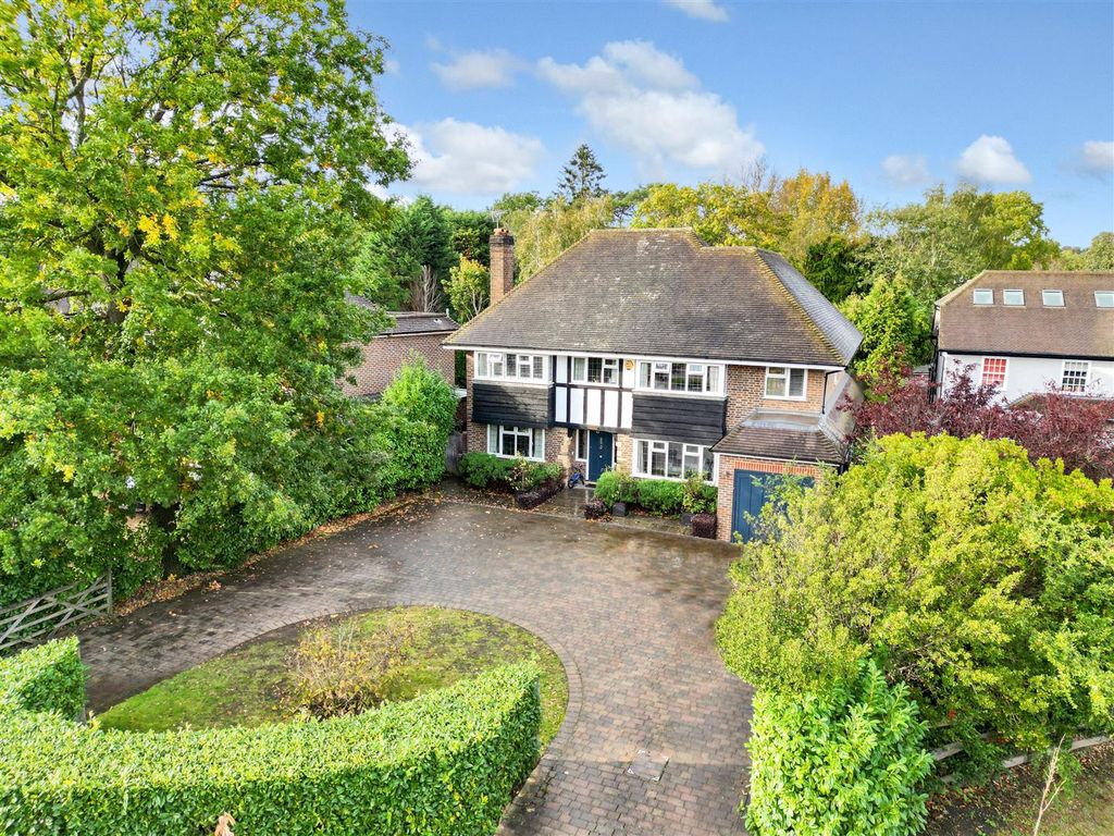 6 bed detached house to rent in Copsem Drive, Esher KT10, £7,500 pcm ...