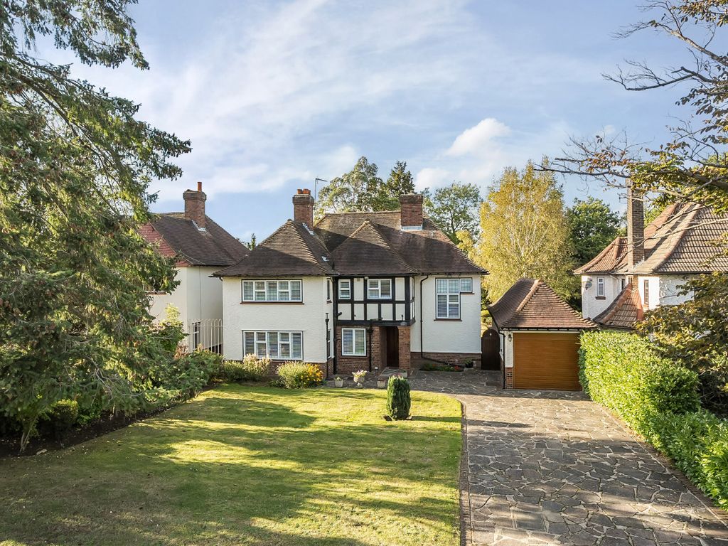 4 Bed Detached House For Sale In Meadow Way Farnborough Park