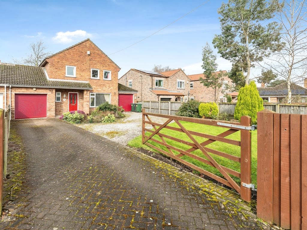 3 bed link detached house for sale in Back Lane, Hemingbrough, Selby ...