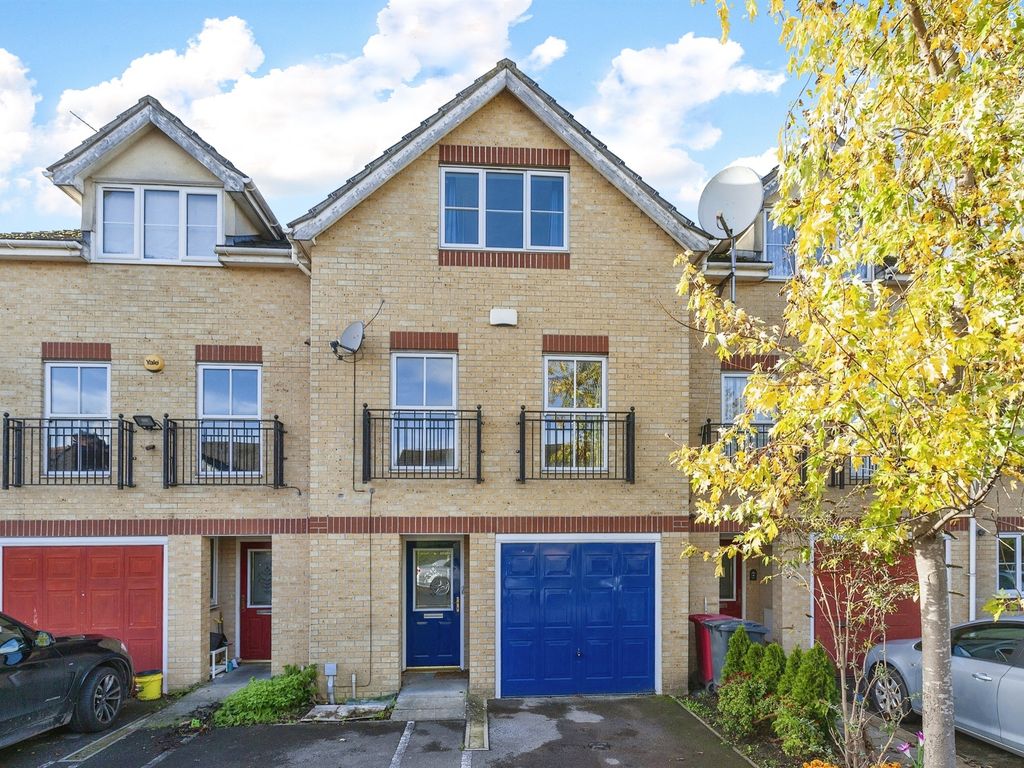 3 bed terraced house for sale in Chaucer Way, Slough SL1, £450,000 - Zoopla