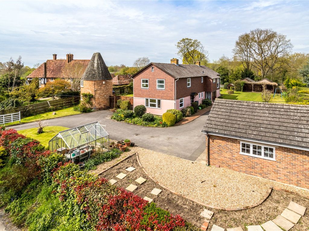 6 bed detached house for sale in Upper Green Road, Shipbourne TN11, £ ...