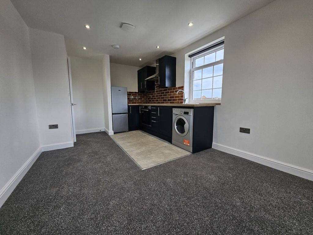 1 bed flat to rent in Bridgegate, Retford DN22, £800 pcm - Zoopla