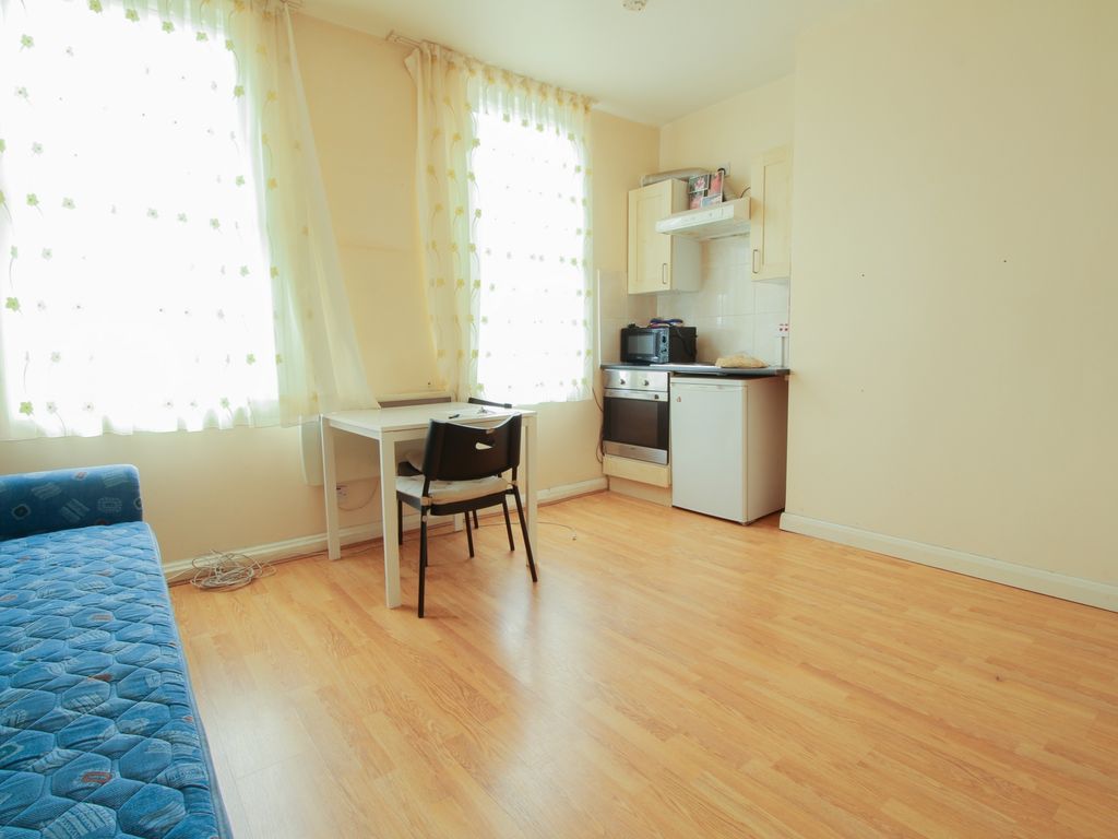 Studio to rent in White Conduit Street, Angel N1, £1,450 pcm - Zoopla