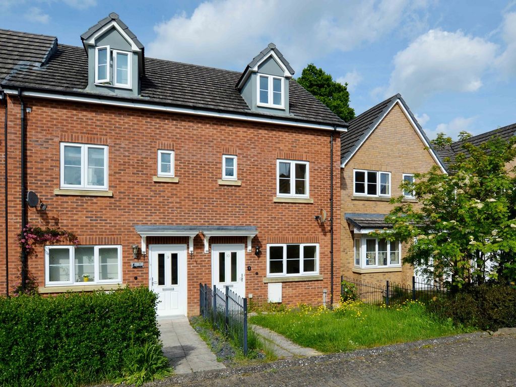 4 bed end terrace house for sale in Orchard Close, The Reddings ...