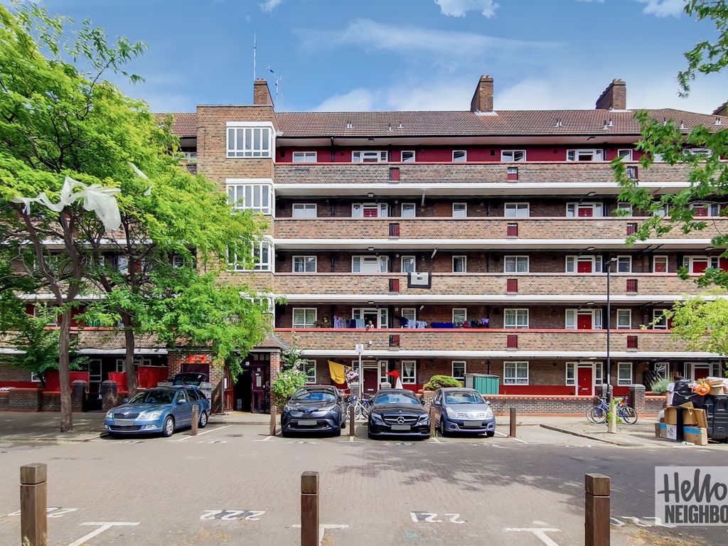 3 bed flat to rent in Hudson Close, London W12 - Zoopla