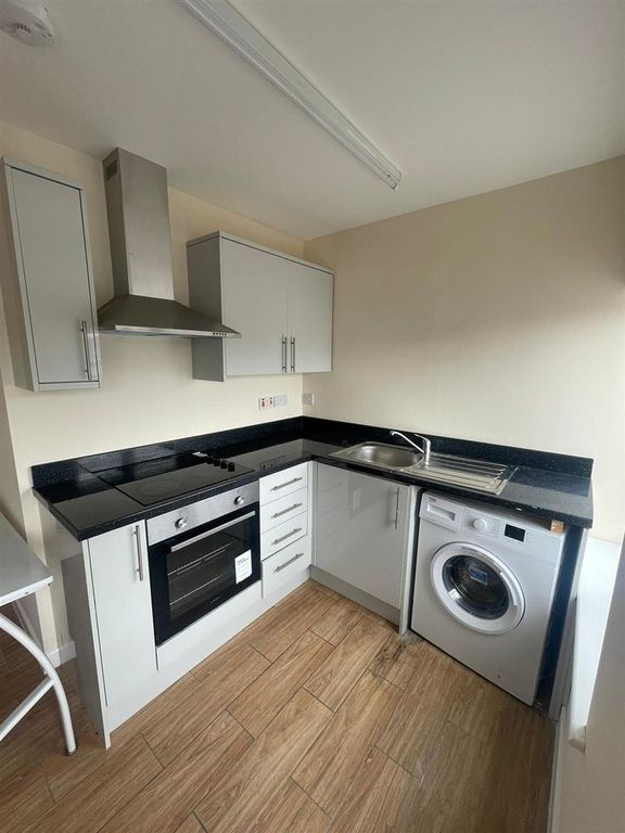 1 bed flat to rent in Basingstoke Road, Reading RG2, £995 pcm - Zoopla