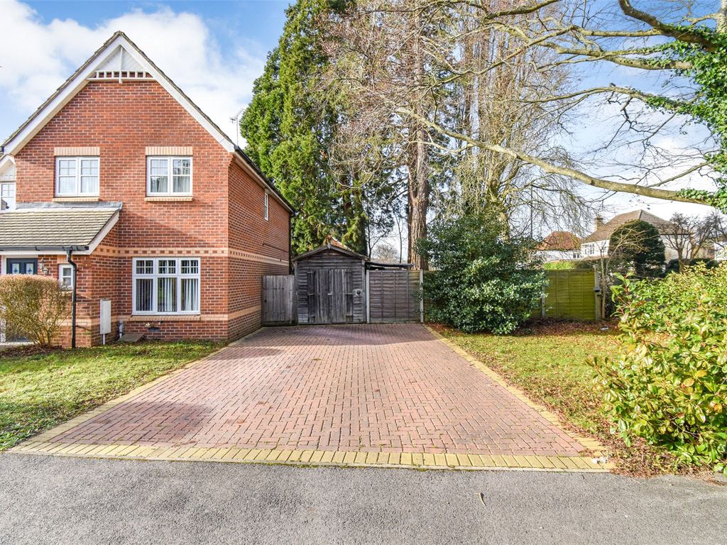 3 Bed End Terrace House For Sale In Osprey Gardens Aldershot